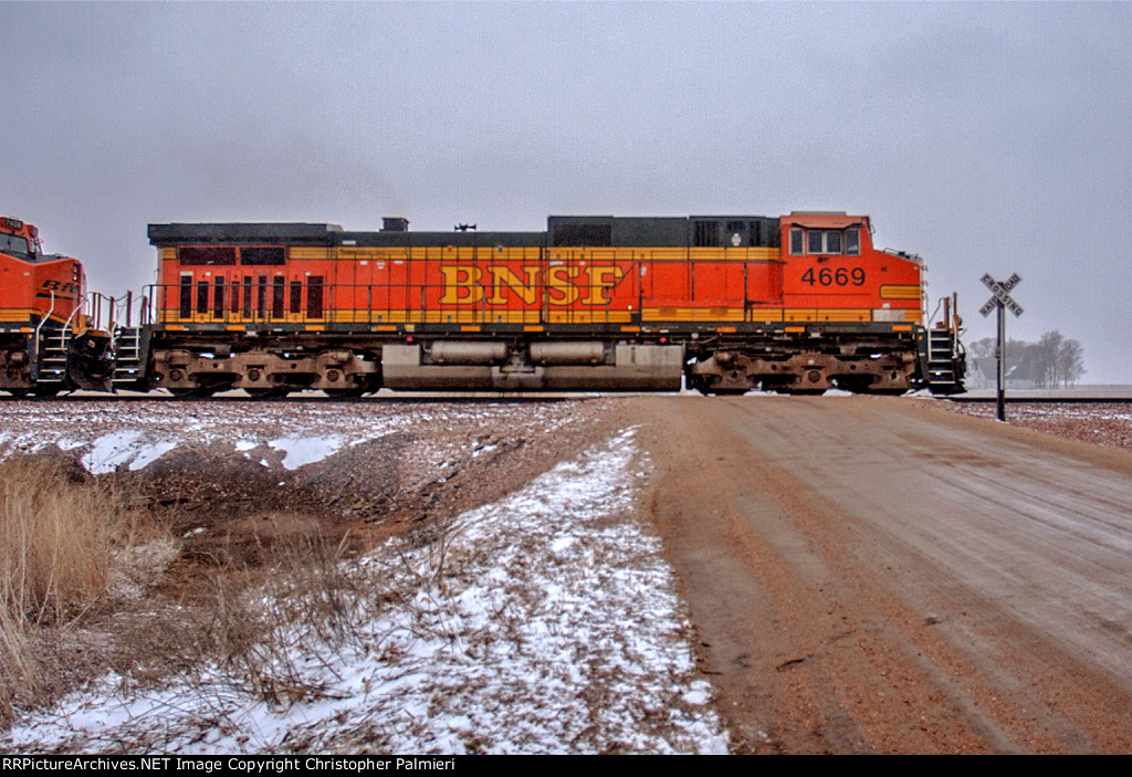 BNSF 4669